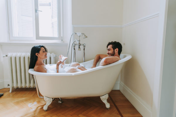 何気ない仕草で…お風呂で彼氏に「品がある」と思わせる行動4選（ananweb）