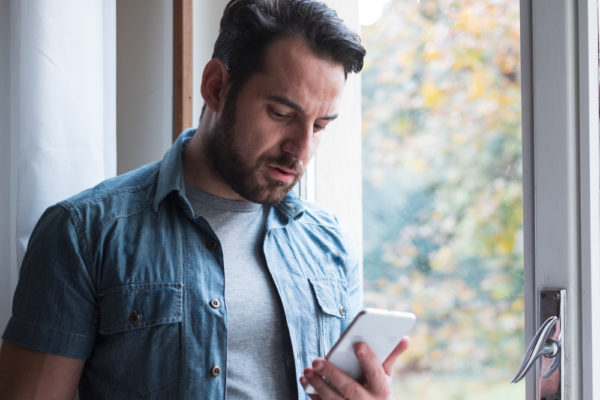 情けない男ね…不倫男が彼女に送っている「重すぎLINE」3選（ananweb）