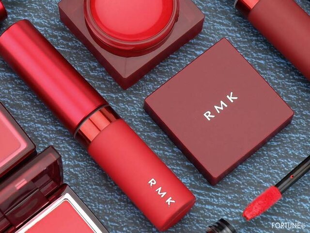 《RMK》2020秋冬コレクション『UKIYO Modern』から「ウキヨモダン ブラッシュ」と大胆に赤を遊ぶリップラッカー＆レッドグロスをレビュー！（FORTUNE）