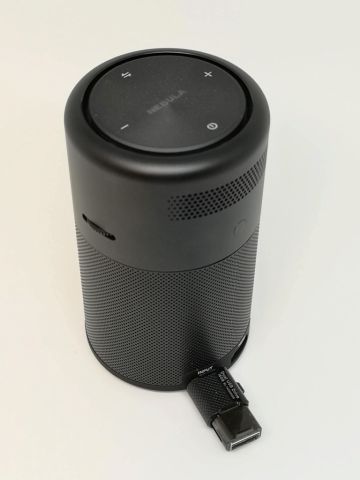 6畳間で100インチ モバイルプロジェクター「Nebula Capsule」を 6畳間で100インチ モバイルプロジェクター「Nebula Capsule」を