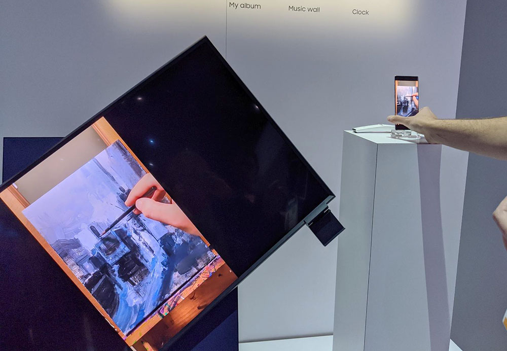 テレビそのものが回転する！ サムスンエレクトロニクスのスマホ連動テレビ「The Sero」が面白い（Stereo Sound ONLINE）